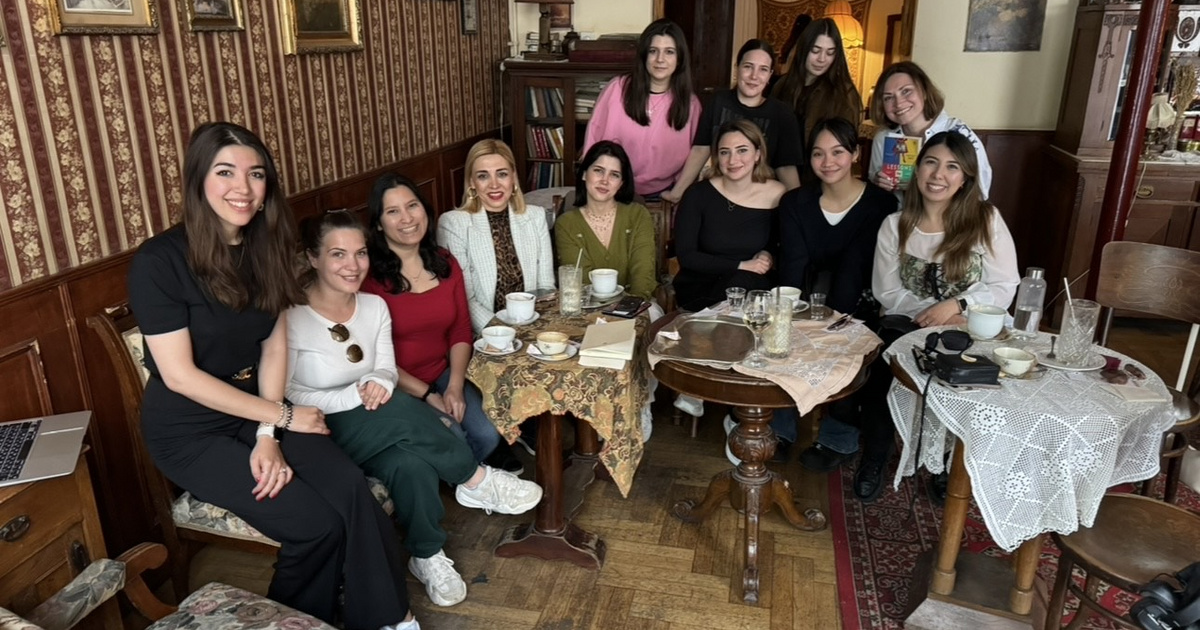 Bond over good reads at this girls-only book club - English - We love ...