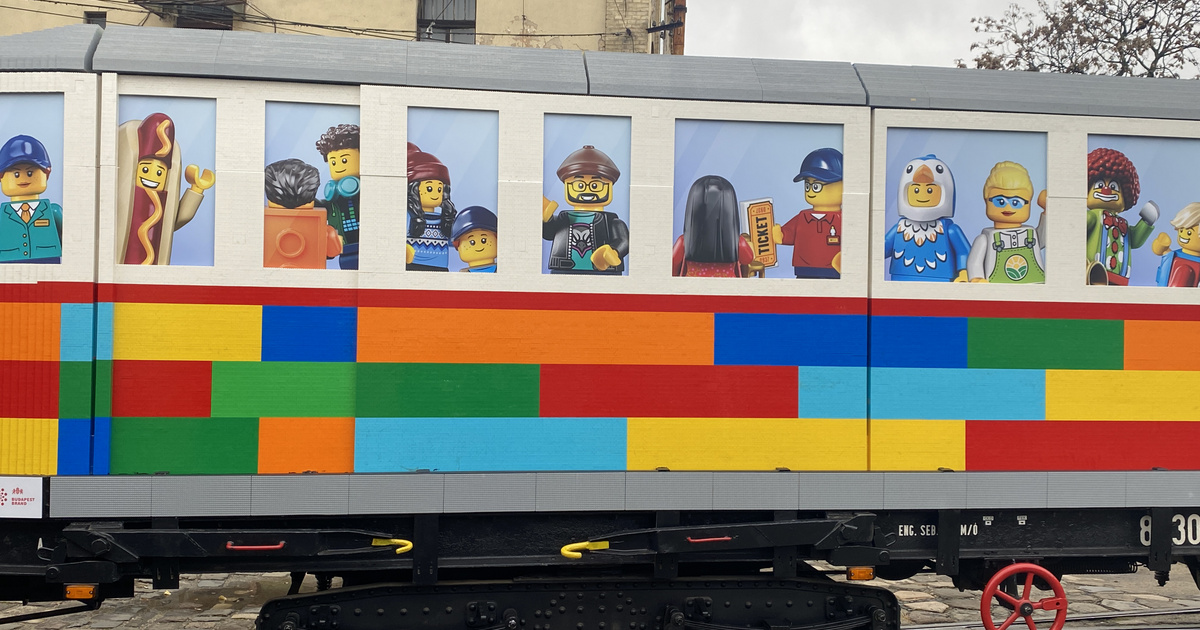 Life-sized LEGO tram rolls into Deák Ferenc tér - English - We love ...