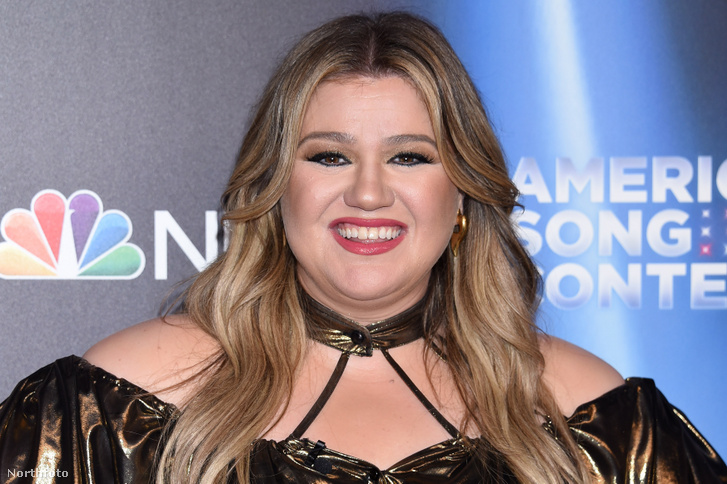 Index - Mindeközben - Kelly Clarkson 8 éves kisfia Frank Sinatrát ...