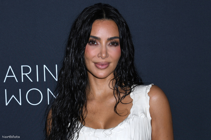 Index - Mindeközben - Kim Kardashian már-már megtévesztésig hasonlít ...