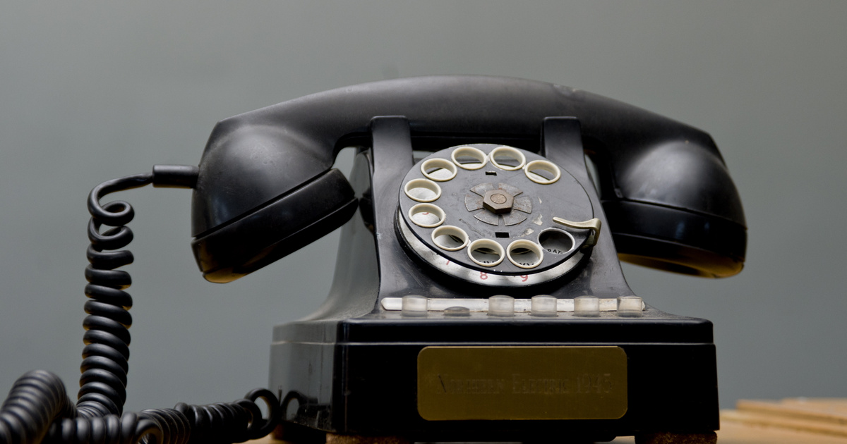 Így tanítottak régen a tárcsázós telefon használatára: sok fiatalnak ...