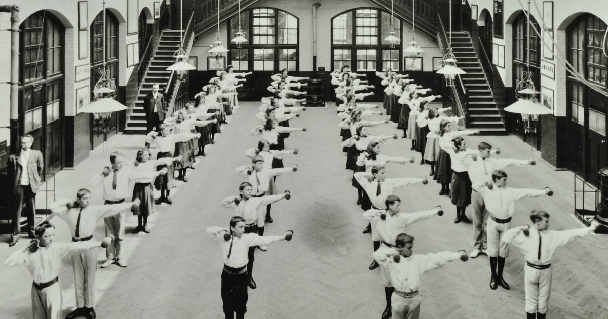 Ilyen volt egy tornaóra az 1900-as évek elején: nem hiszed el, ha nem a ...