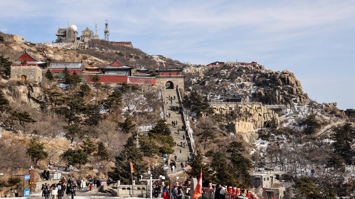 Velvet - Check-out - Nőket cipelve keres milliókat egy kínai idegenvezető