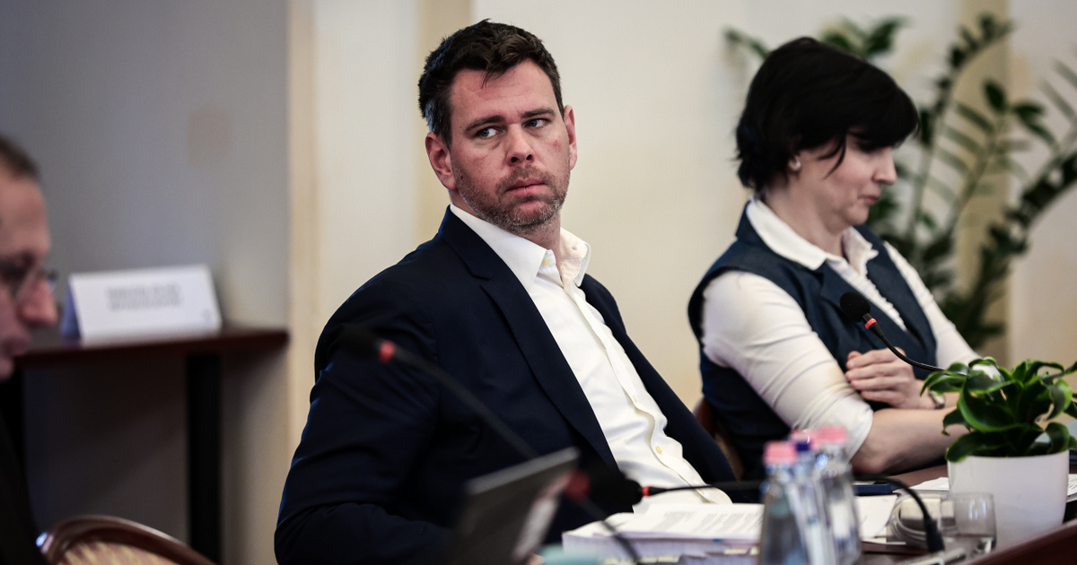 Index - Belföld - Vitézy Dávid: Lázár János a Pride betiltása helyett ...