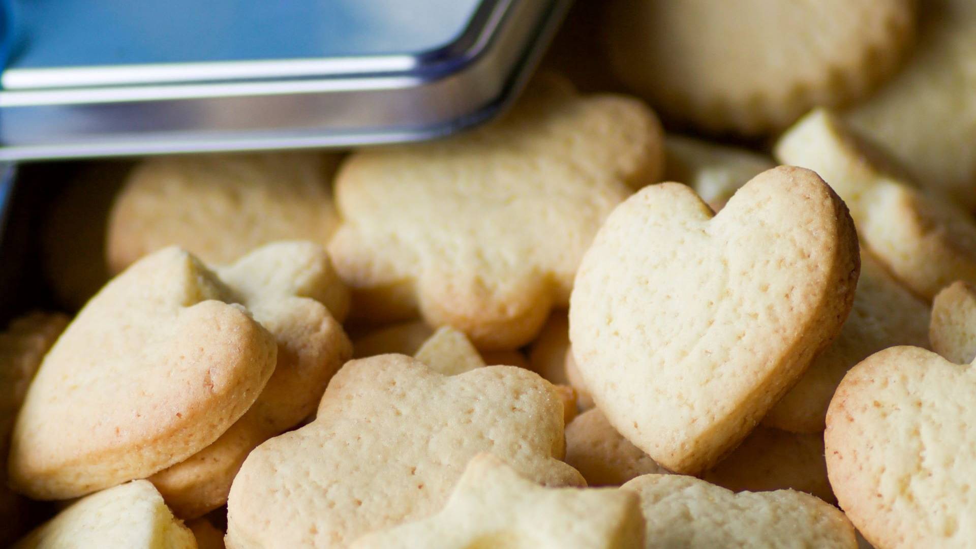 Egyszerű, omlós vajas keksz: kedvedre formázhatod, szaggathatod ...