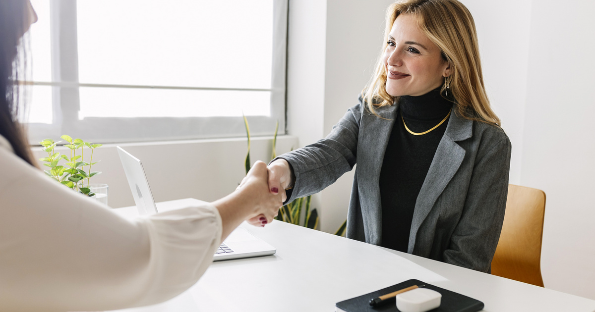 Gondoltad volna, hogy ez a tökéletes ruha állásinterjúra? Rossz példát ...