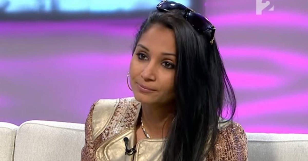 Nótár Mary testhezálló koktélruhában királynő volt a partin: a hímzéses ...