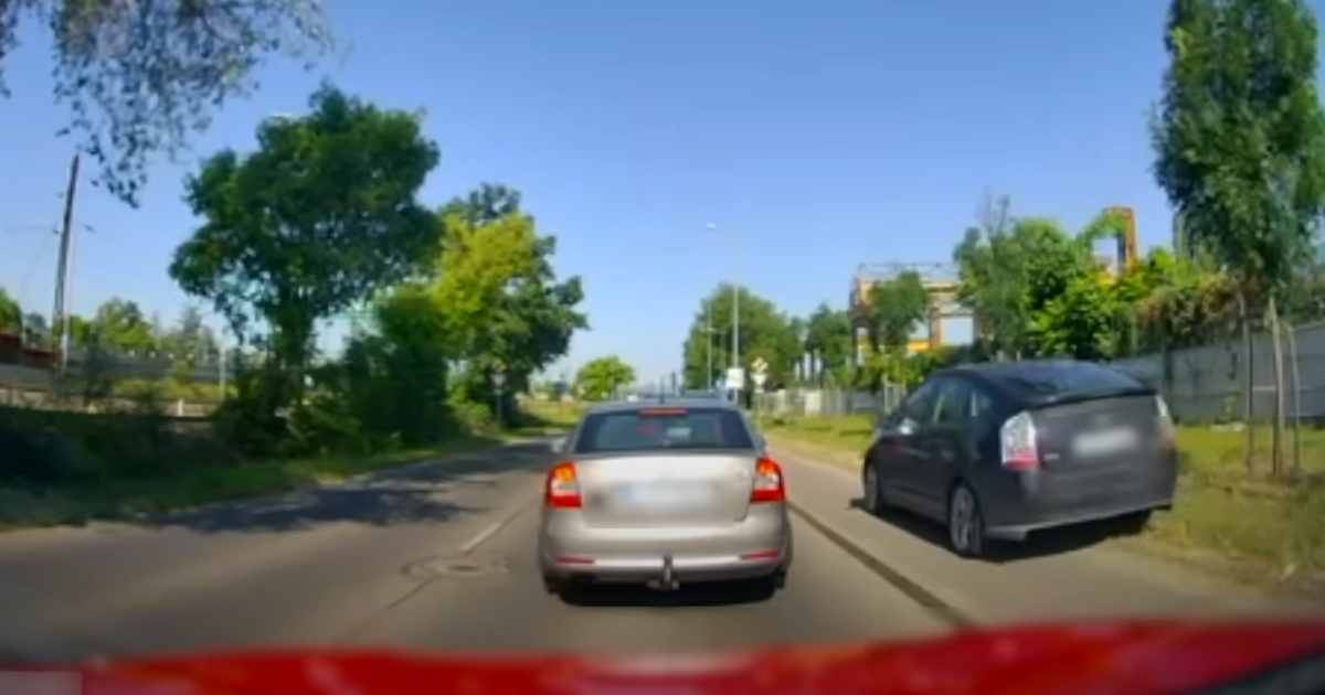 Index - Belföld - Egy sofőr úgy döntött, nem várja ki a sort, a járdáról próbált előzni, az M1 ...