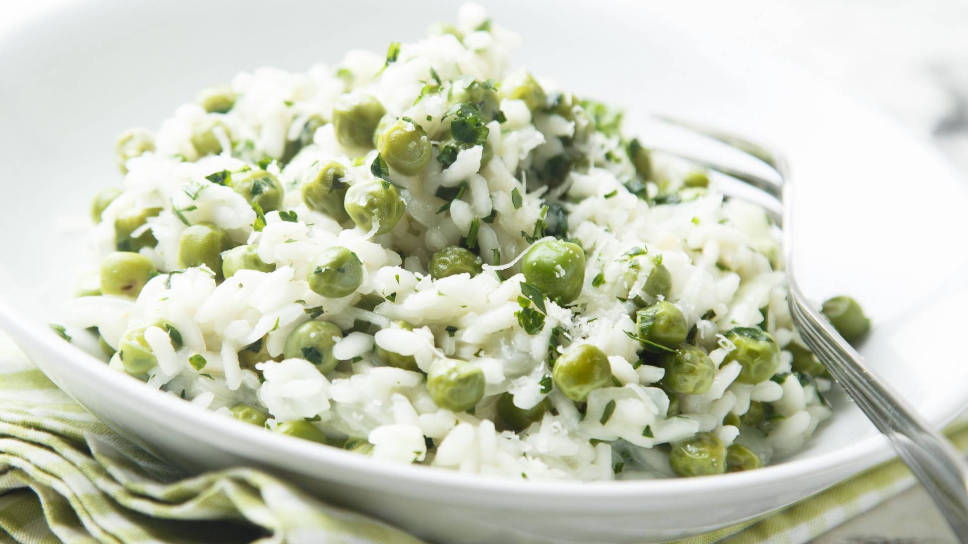 Vajas, zöldfűszeres rizibizi: klasszikus köret új köntösben - Receptek ...