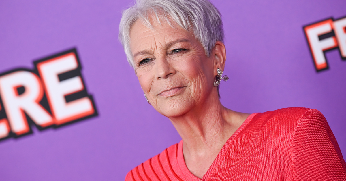 A 66 éves Jamie Lee Curtis miniruhában pózolt a Már megint nem férek a ...