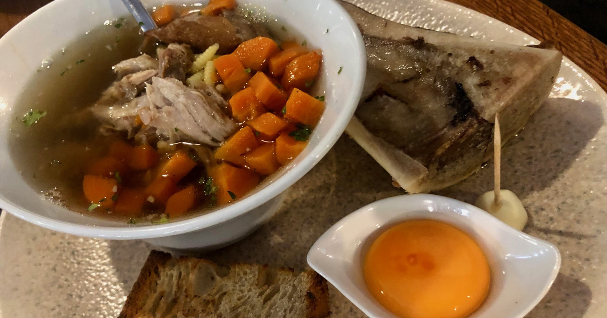 Index - Kultúr - Joe Bácsi így adja: keleti nyugat és zaba leves a ...