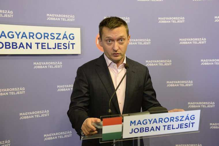 Index - Gazdaság - Rogán: Nem piaci áron forintosítják a devizahiteleket