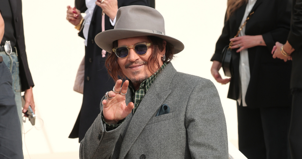 Johnny Deppet a kamerák előtt nézte levegőnek Charlize Theron: a ...