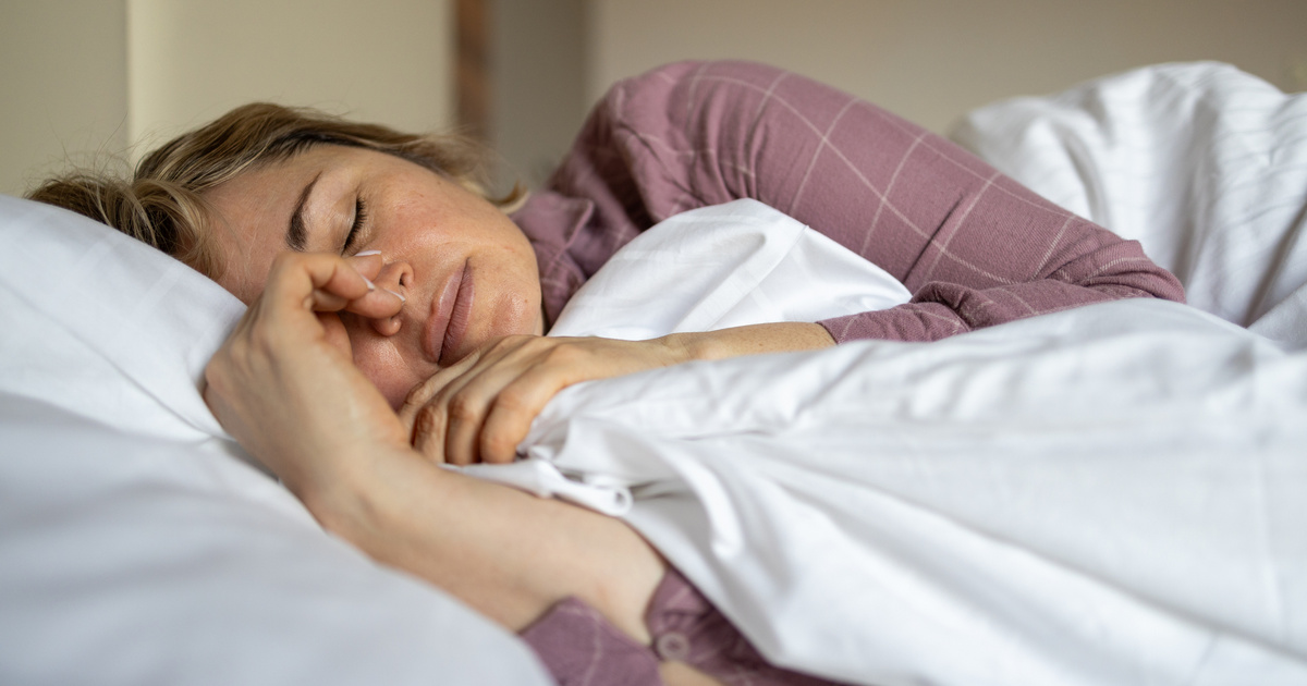 4 évvel öregíti az agyad, ha így alszol – Kijózanító kutatási eredmény - Életmód | Femina