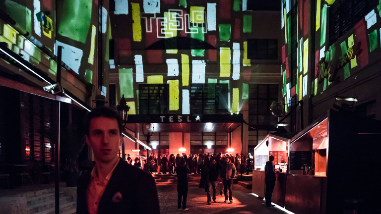 Index - Kultúr - Ekkora helyet még nem látott a bulinegyed!